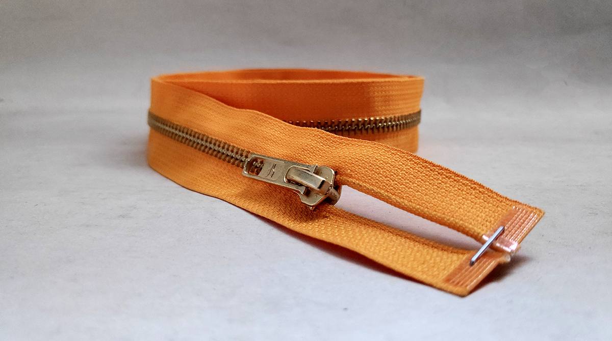 Zadrga kovinska DELJIVA - ORANŽNA - 1 ključ- zlati zobki